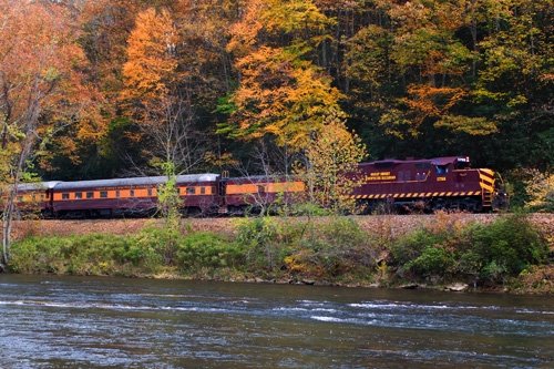 10 of the Most Scenic Train Trips in America | Attractions of America