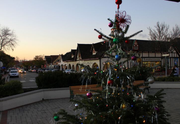 America's 10 Best Small Towns for Christmas Celebration | Attractions ...